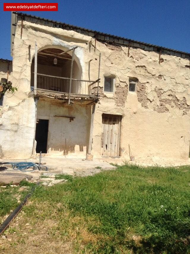 Eski bir ev gibiyim şiiri - Mehmet DEMİR - Edebiyatdefteri.com